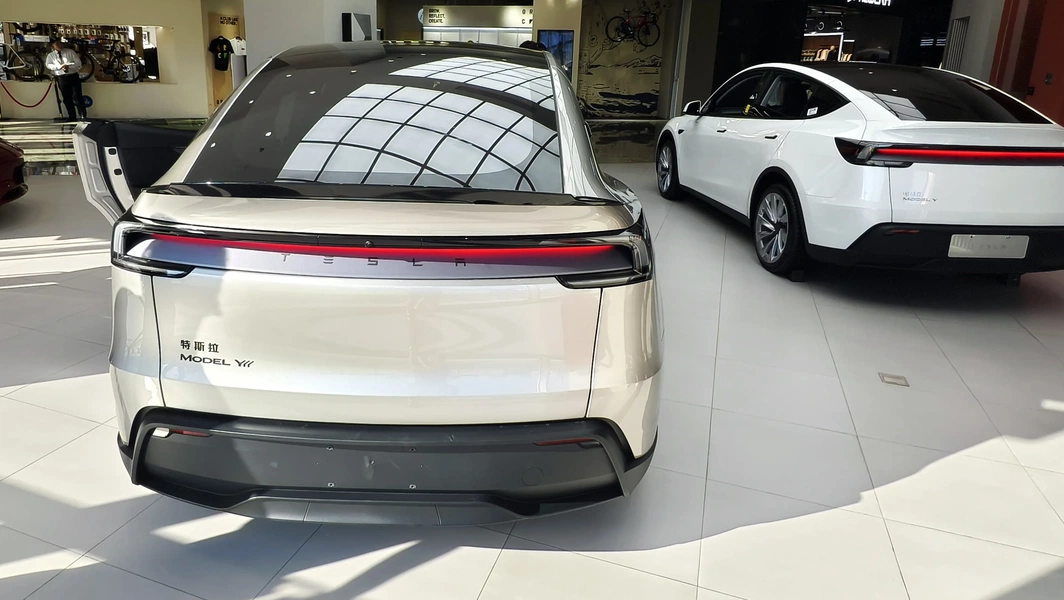 Tesla targets fall US launch for longer Model Y L