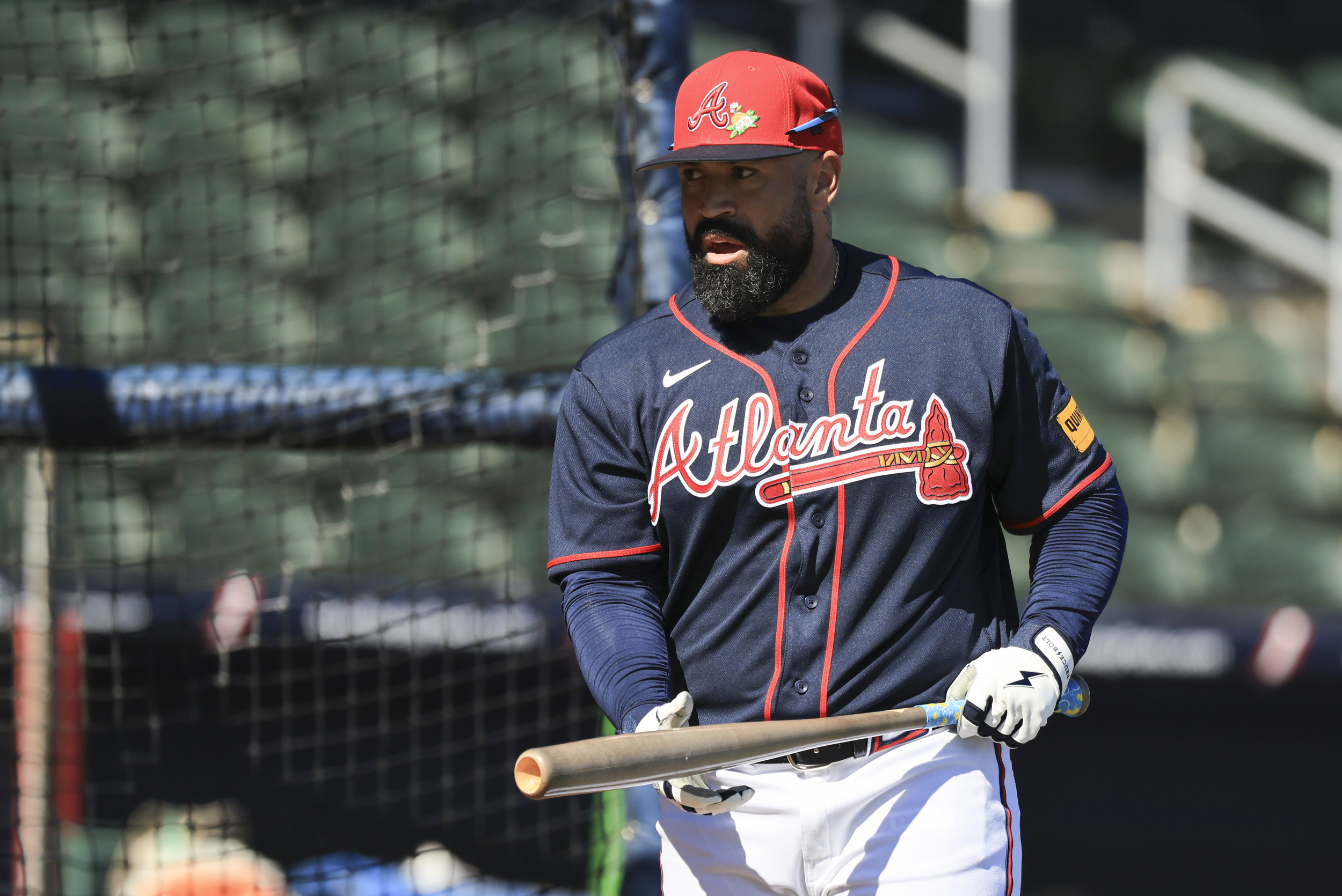 Braves re-sign Sandy León to minor league deal