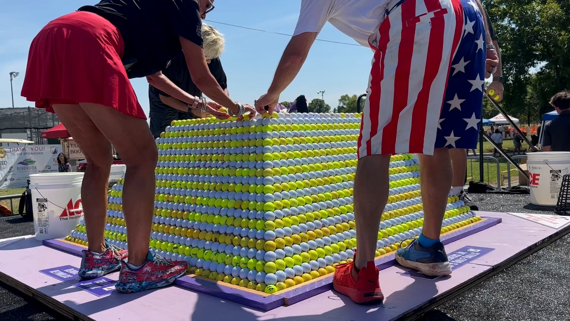 Largest golf ball pyramid - 19,019 by Michael Furrh, Debbie Reynolds ...