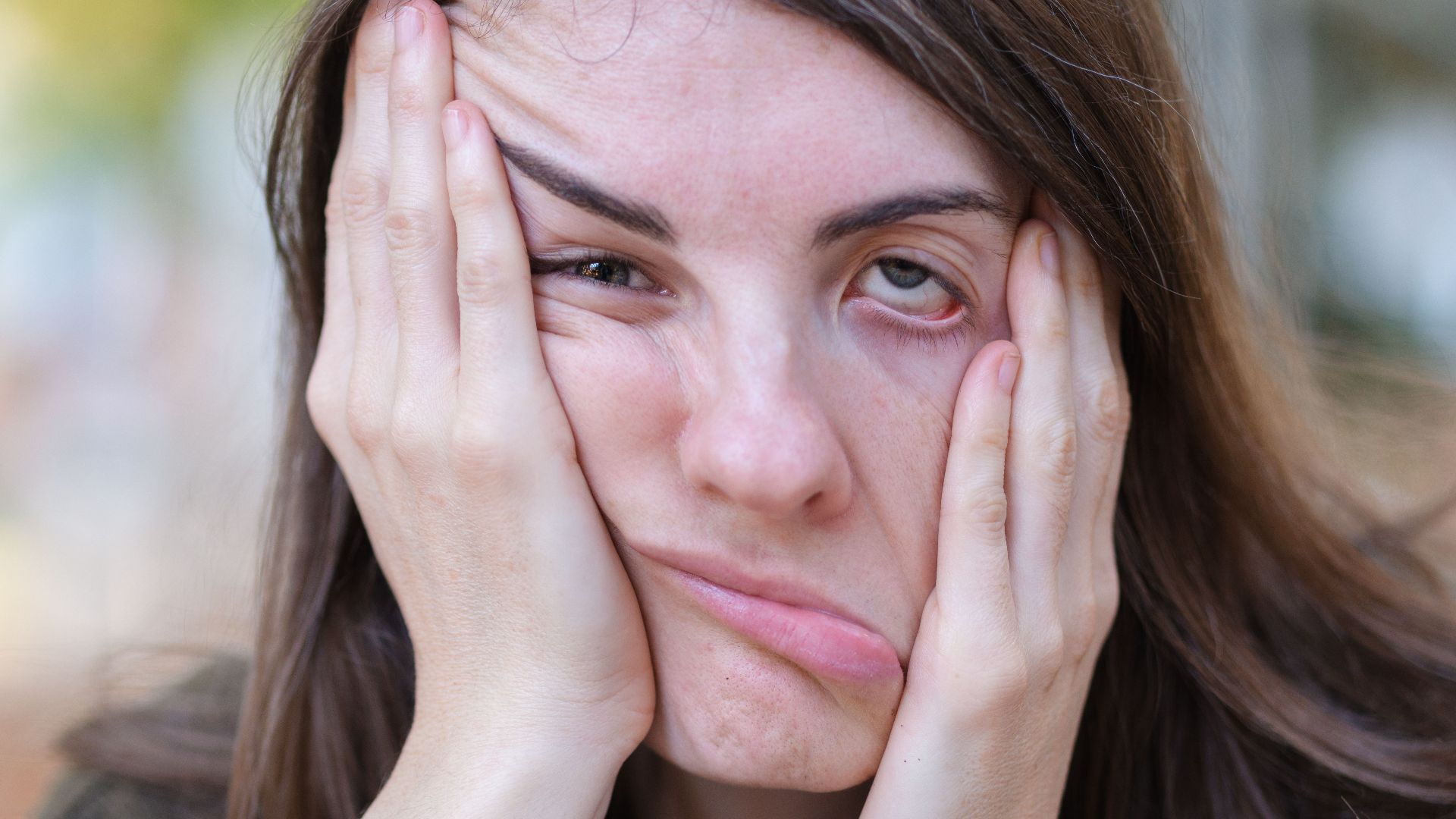 20 tiny behaviors that make you hard to be around