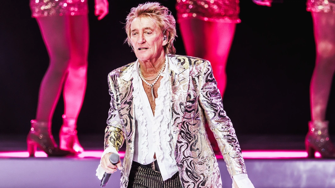 Rod Stewart shares family photo days after onstage health scare