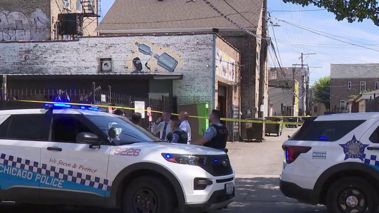Chicago auto shop shooting leaves man dead, another wounded