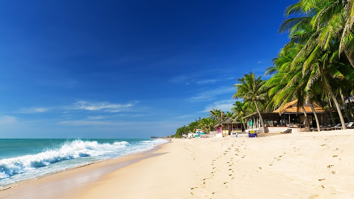 Beach Towns Where $60,000 a Year Feels Like a Fortune in ...