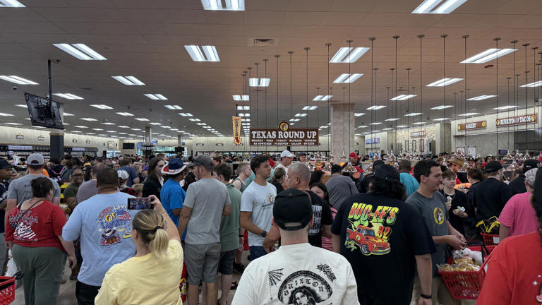 Buc-ee's opens first Arizona location in Goodyear