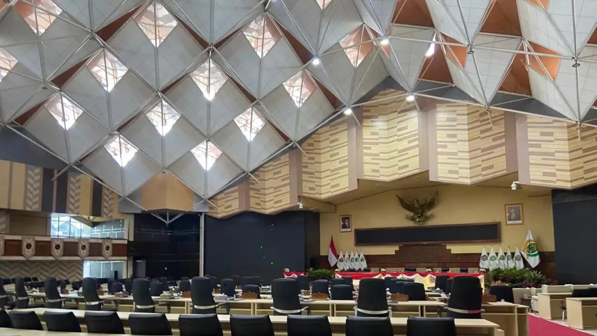 Gedung dewan kosong melompong, DPRD Kaltim berang pemprov mangkir di ...