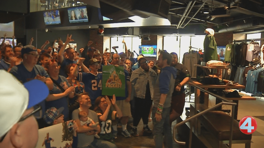 NFL YouTuber Tom Grossi returns to WNY for benefit tour