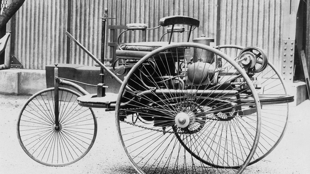 From early steam wagons to autonomous cars