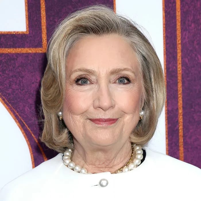 Hillary Clinton's outfit looked like 'Darth Vader' in a hat-and ...
