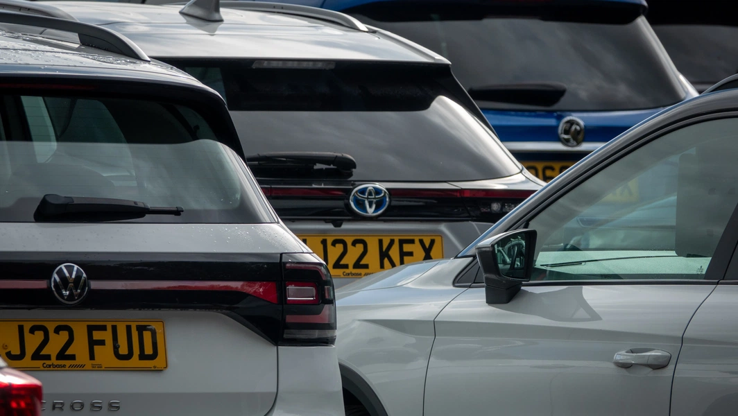 Two-car households shrink as UK drivers cut costs