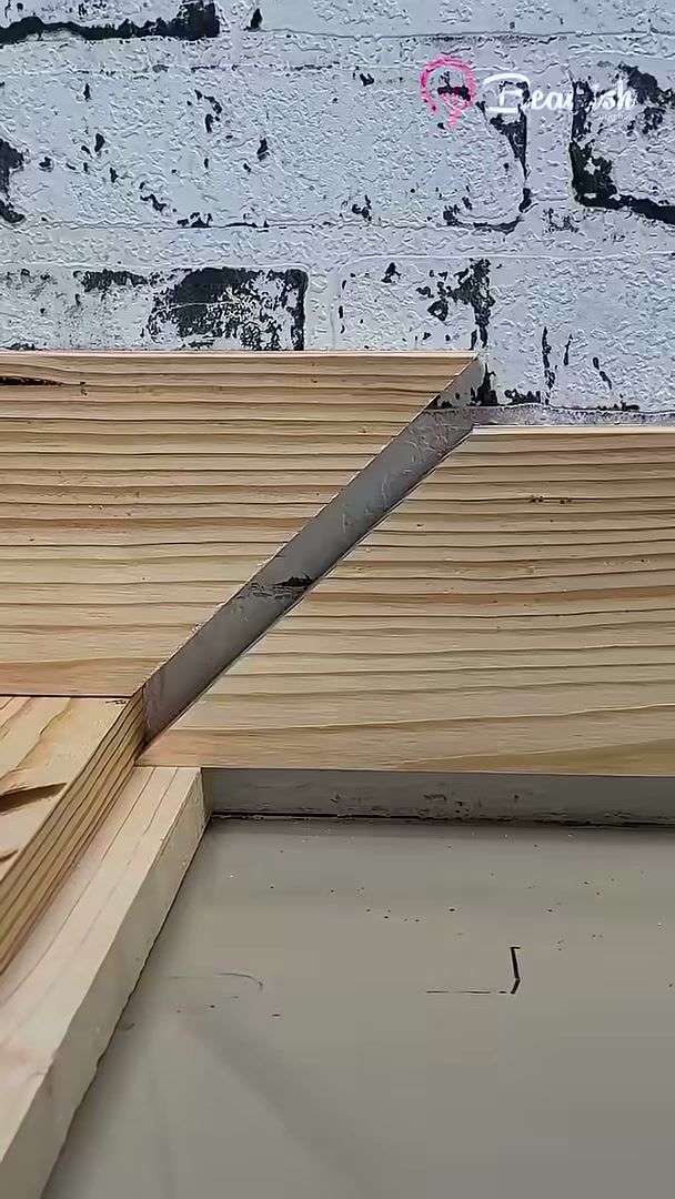 Clever woodworking corner joint trick #diywood #corner #joint