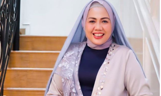 Batal dengan Hanania, Elly Sugigi dibiayai umrah oleh sosok ini