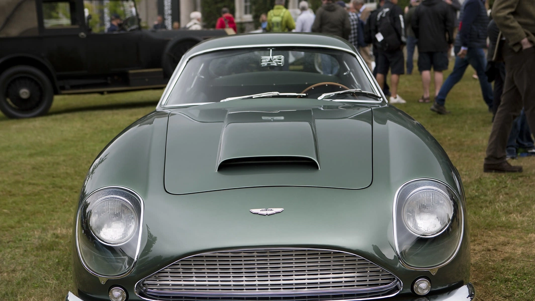 9 classic cars with distinctive hood and headlight designs