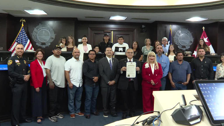 Laredo honors 6 who rescued passengers from plane crash on Loop 20