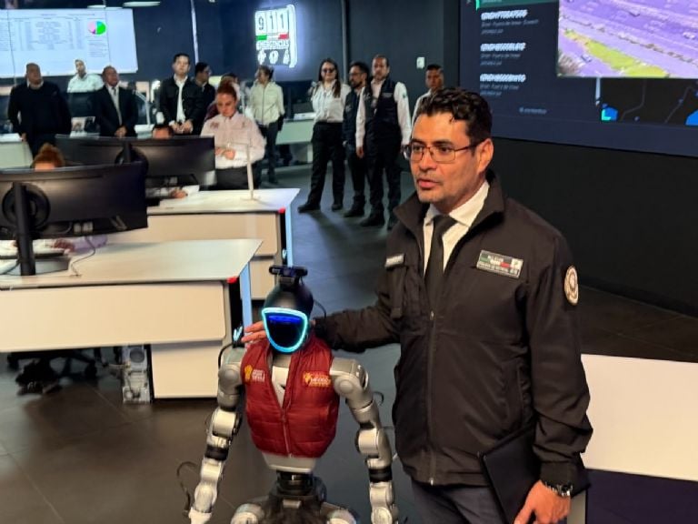 Policía mexiquense suma robots con IA, drones y helicóptero Black Hawk ...
