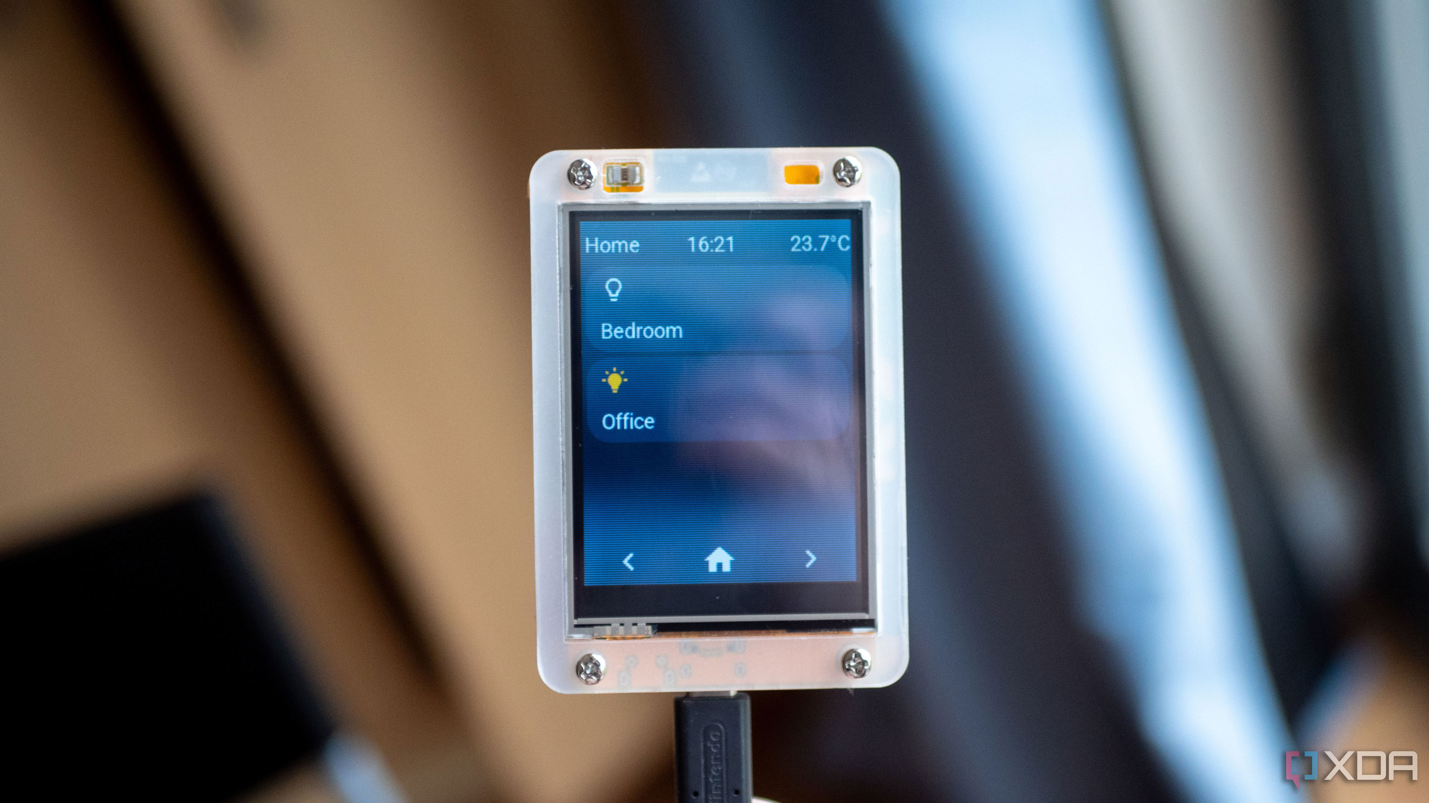 The $20 cheap yellow display is the best addition to my smart home in ...