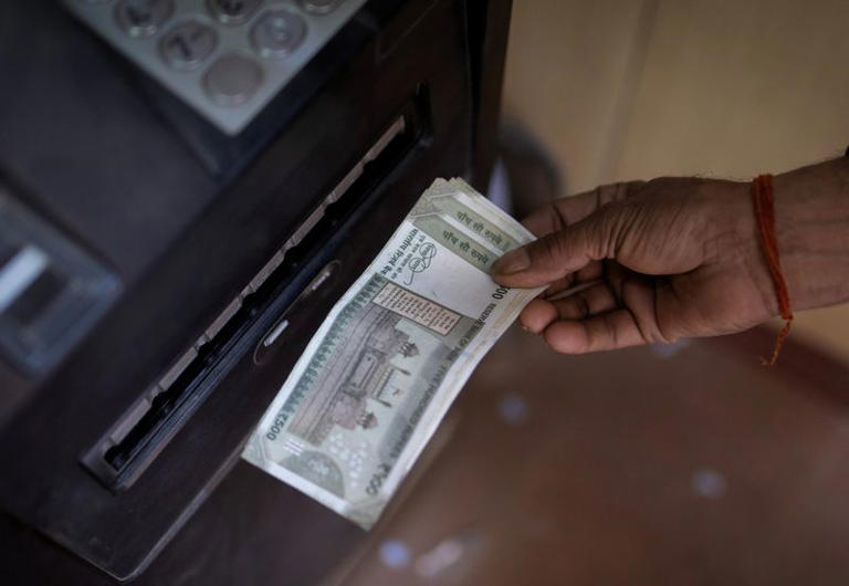 Rupee to ride oil fall tailwind; Fed rate worries may cap gains