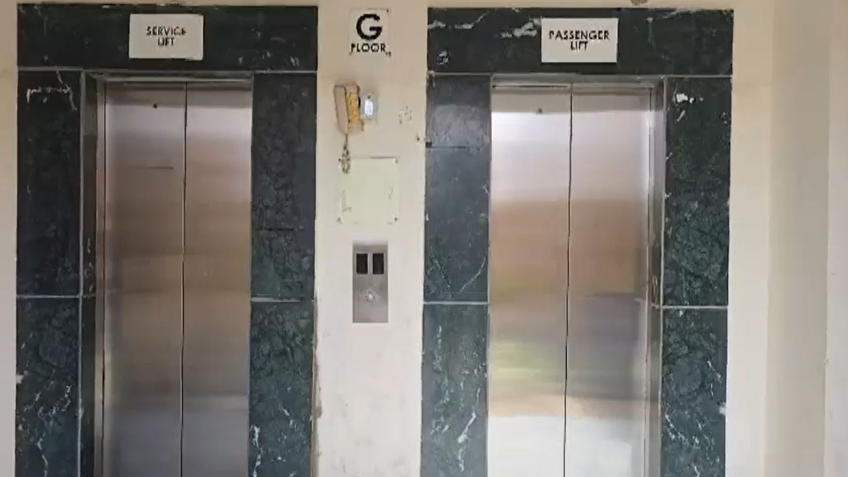 13 people trapped inside UP mall lift for 30 minutes, woman falls ...