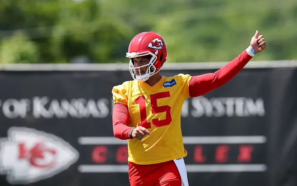 Mahomes faces recovery doubts after record $504.75M deal