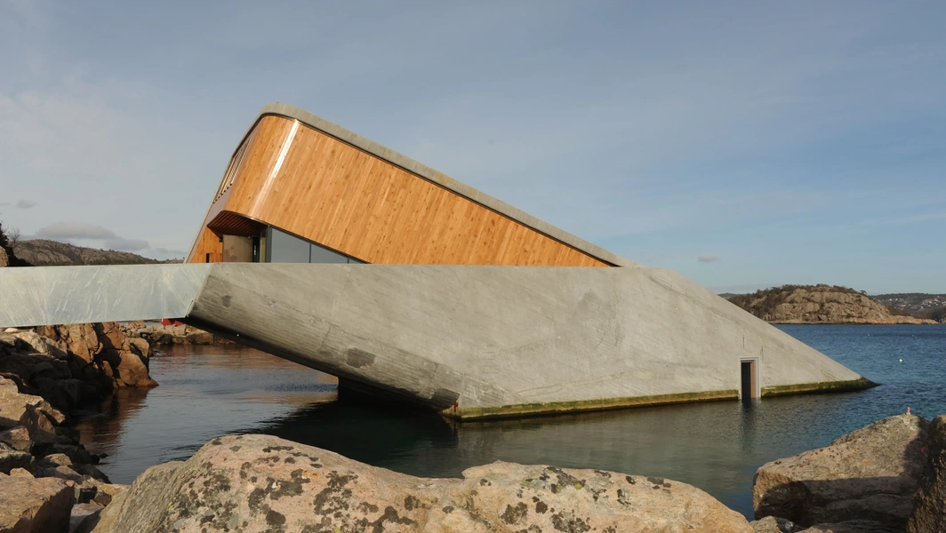 6 restaurants in the world’s most unusual locations