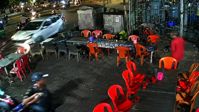 Video: Out-of-control car ploughs into vehicles, food stall in ...