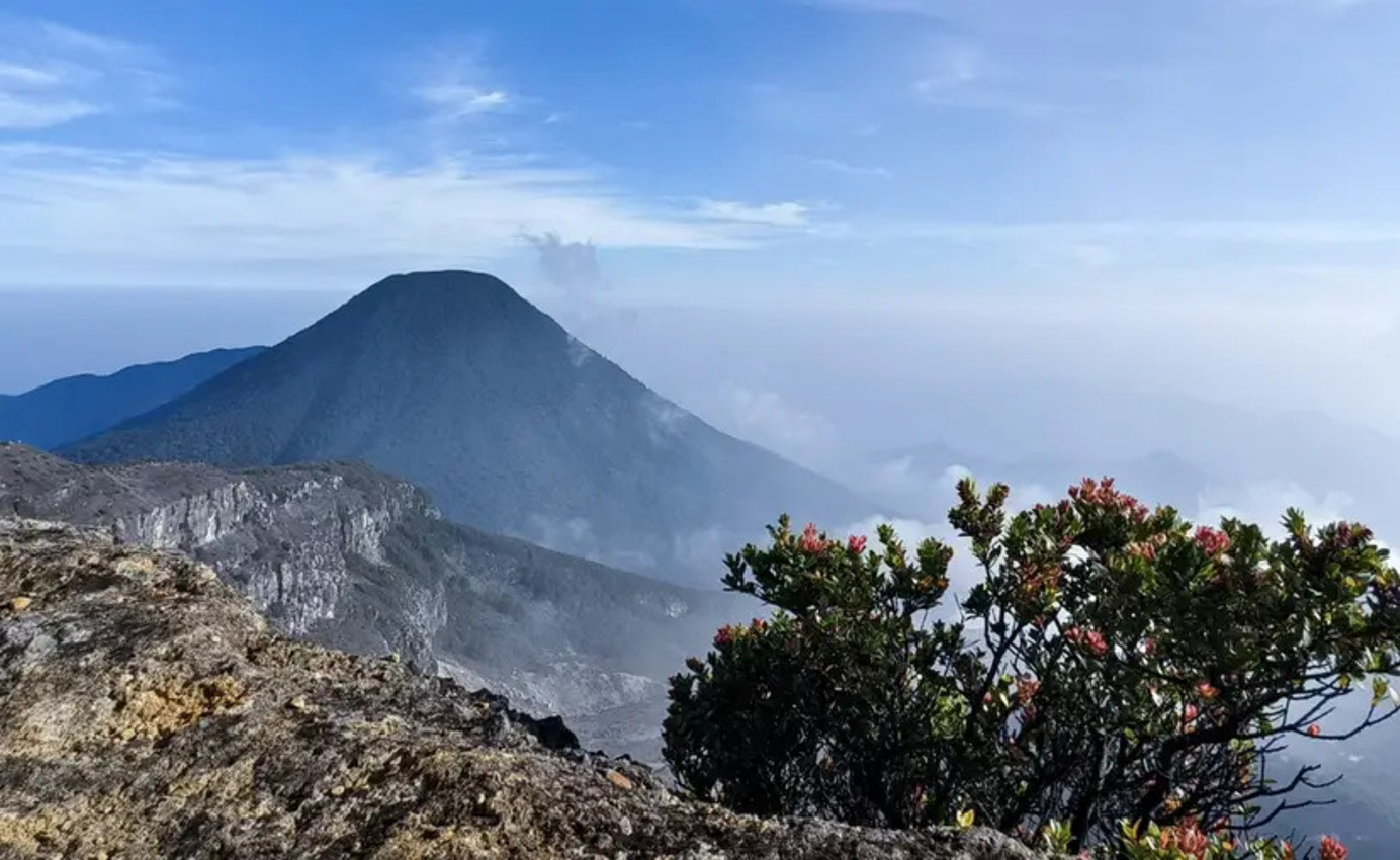 Catat tanggalnya, jalur pendakian Gunung Gede Pangrango tutup mulai 23 ...