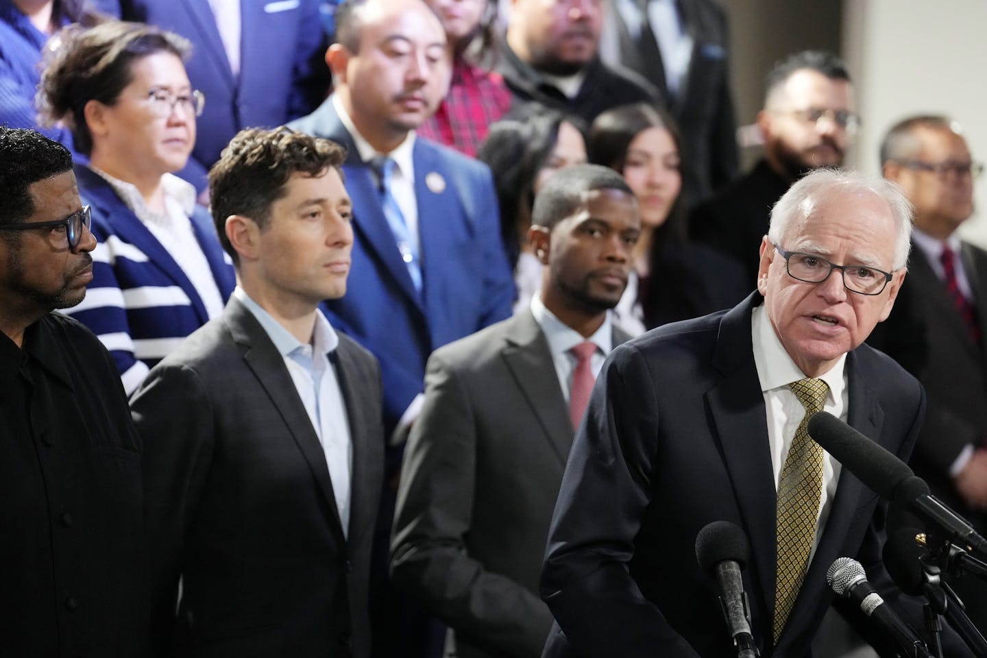 Judge rips Trump administration, blocks subpoenas of Walz, Frey over ...