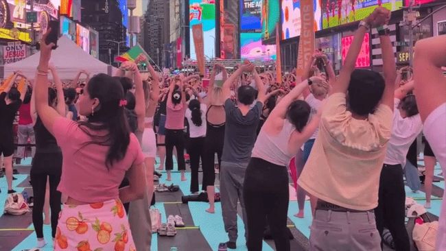 Hundreds of Norway fans 'join' yoga class after swarming Times Square