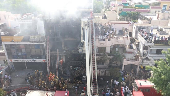 Lucknow fire building had demolition notice over illegal construction ...