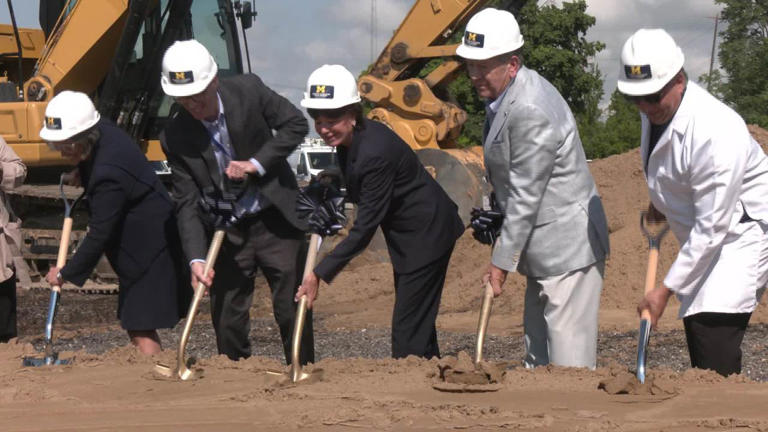 Crews break ground on $60M U-M Sparrow surgery center in downtown Lansing