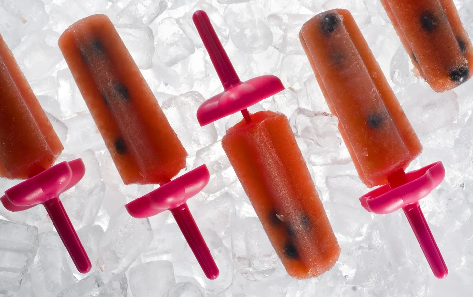 Homemade fruit popsicles for cool summer vibes