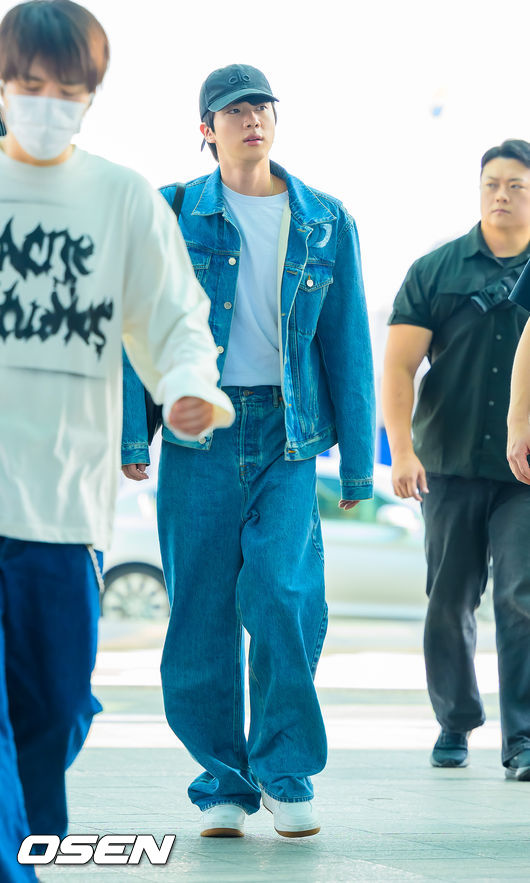 BTS 진, 풋풋한 매력