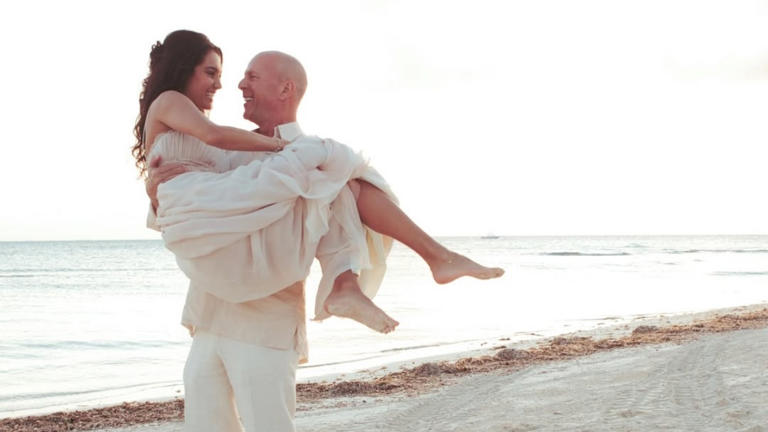 Bruce Willis hace una rara aparición en un emotivo video familiar ...