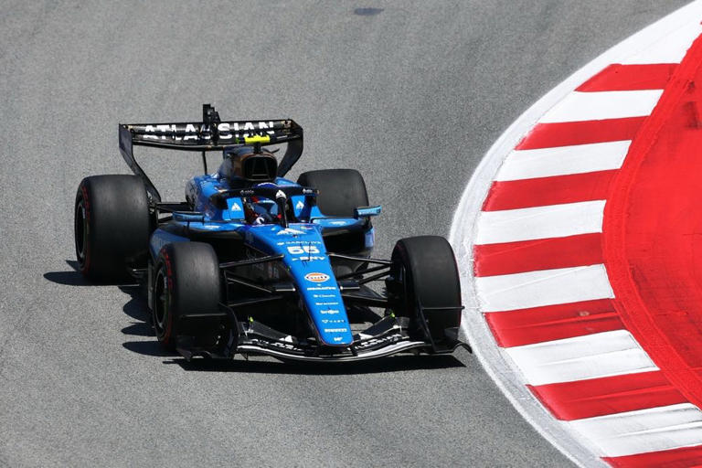 Williams F1 facing delayed fix as James Vowles outlines upgrade plan