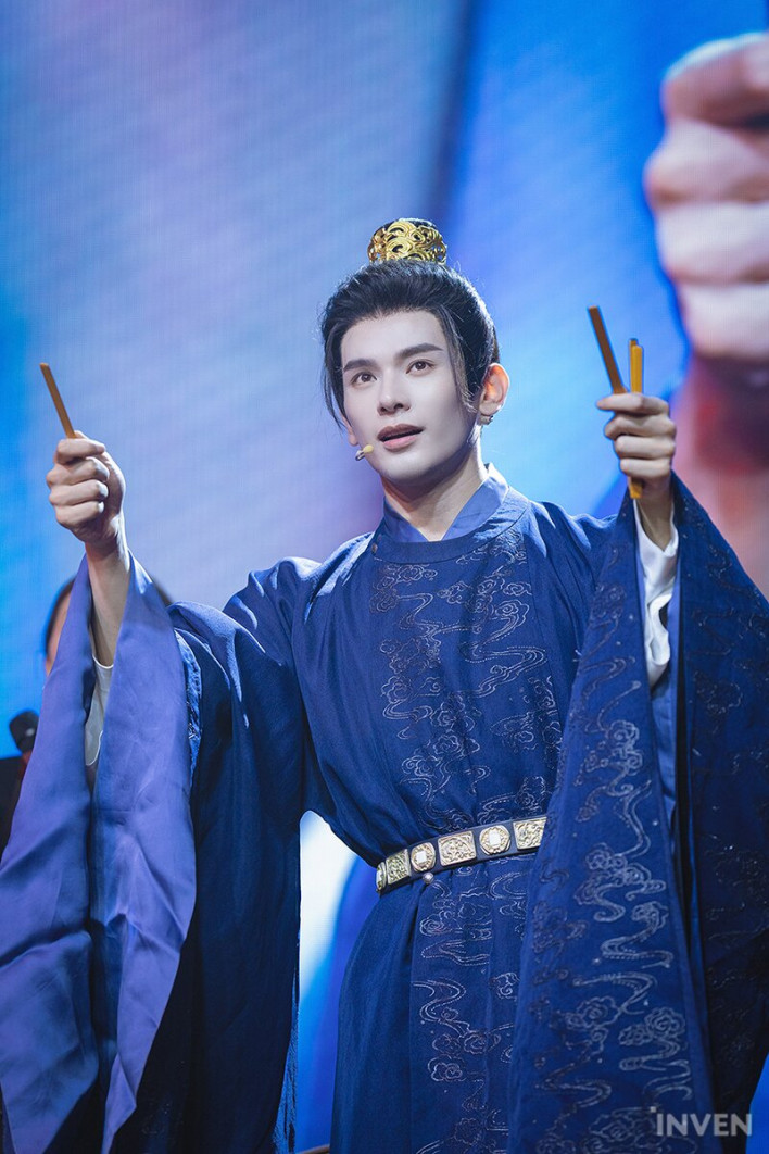 Actors visit Korea! Road to Empress fan meeting