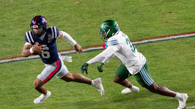 3 uniform changes Ole Miss football needs to make right now