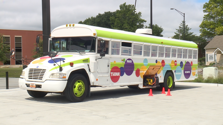 Lee's Summit School District's bookmobile hitting neighborhood streets ...