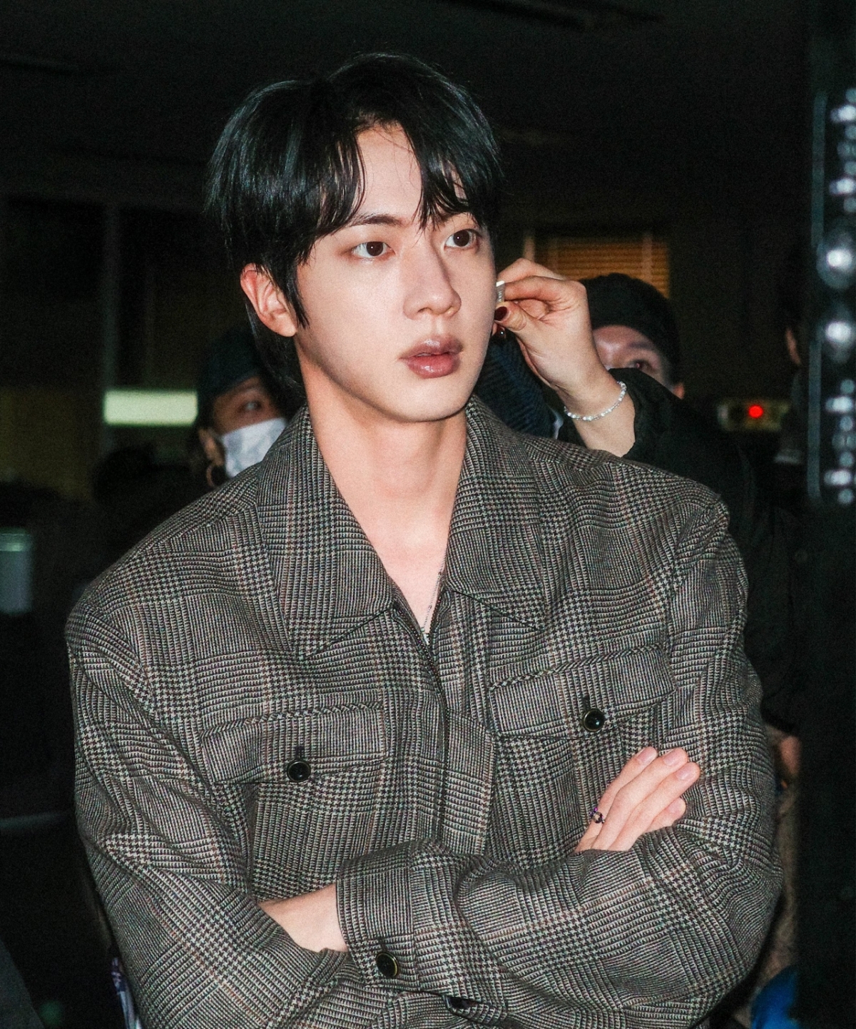 '월와핸' 방탄소년단 진, 'Merry Go Round' MV 비하인드 '빛나는 조각 비주얼'