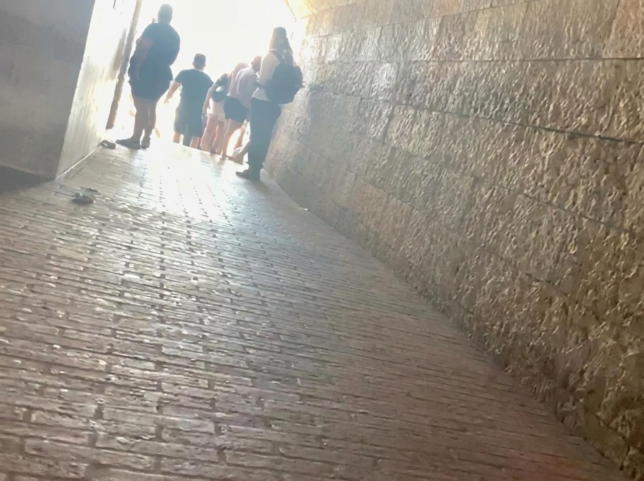 Rissa e sangue a Fontivegge. Violenza in piazza del Bacio, bottiglie ...