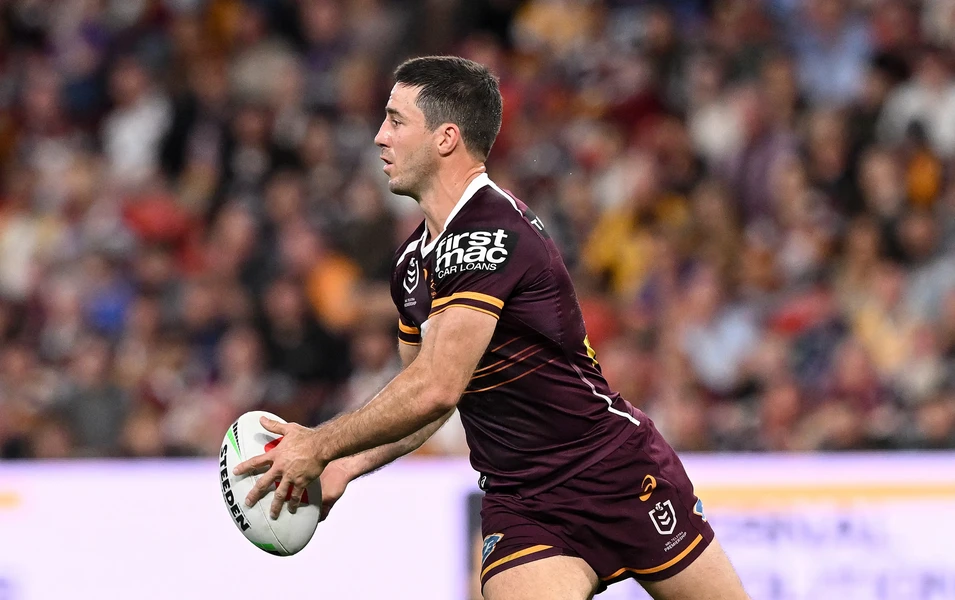 Broncos re-sign Hunt and eye Gagai amid fan split