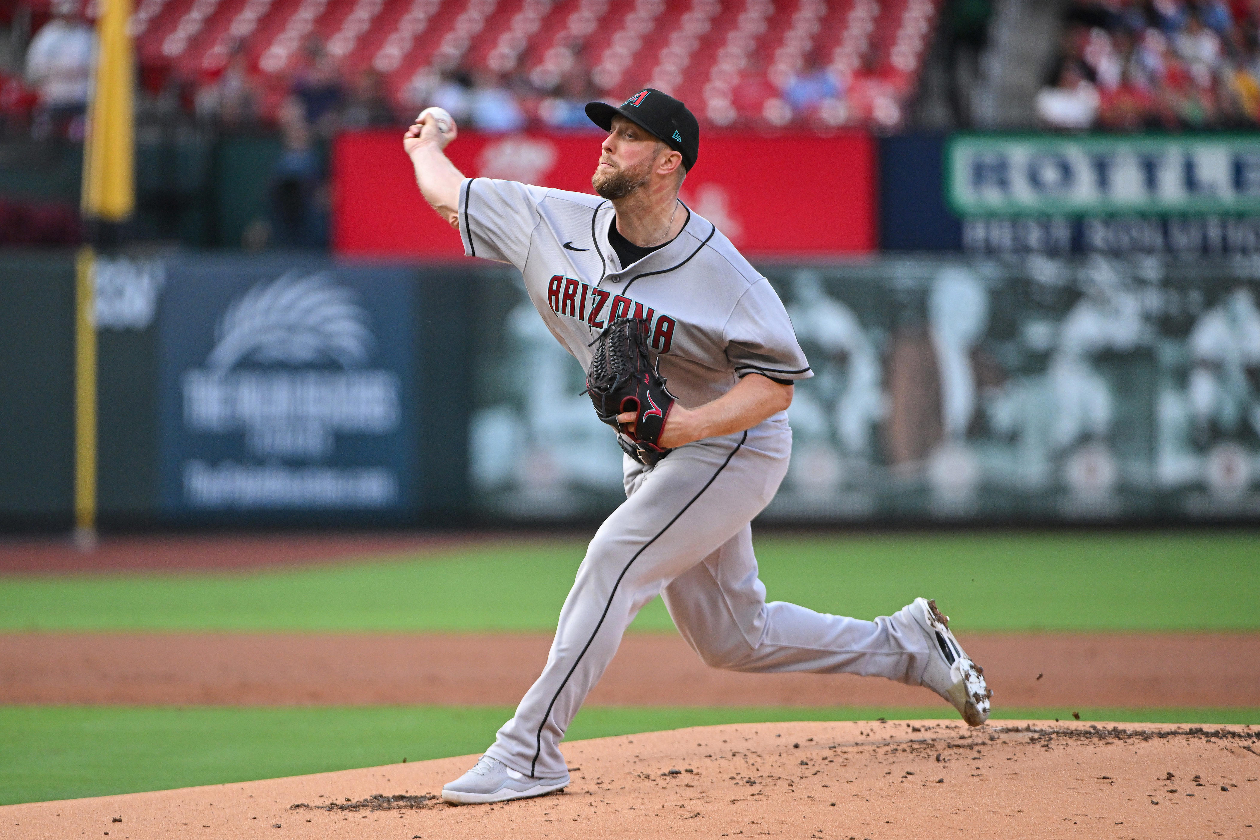 Diamondbacks fall to Cardinals after failing to cash opportunities