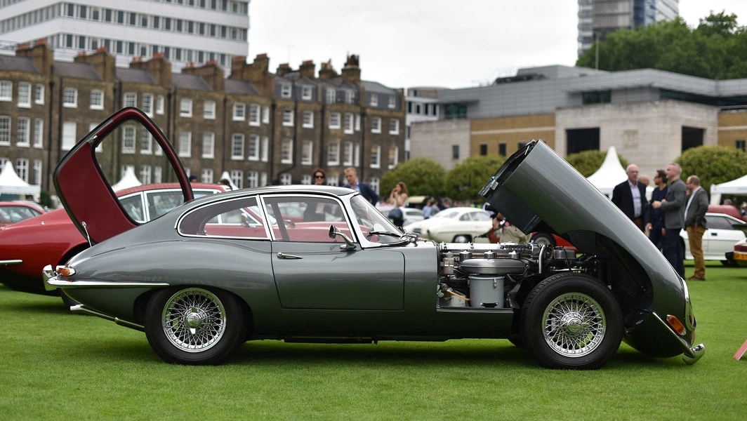9 classic cars with distinctive hood and headlight designs
