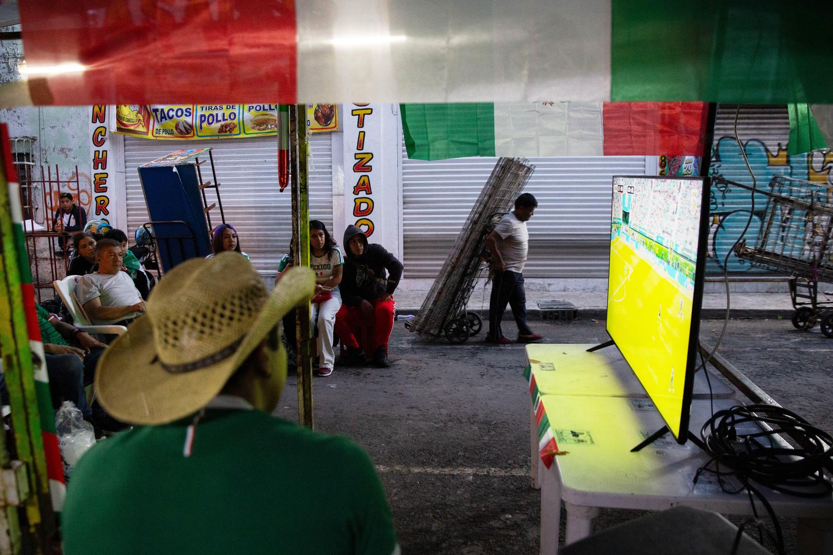 Priced out of World Cup games, Mexican fans take celebrations into ...