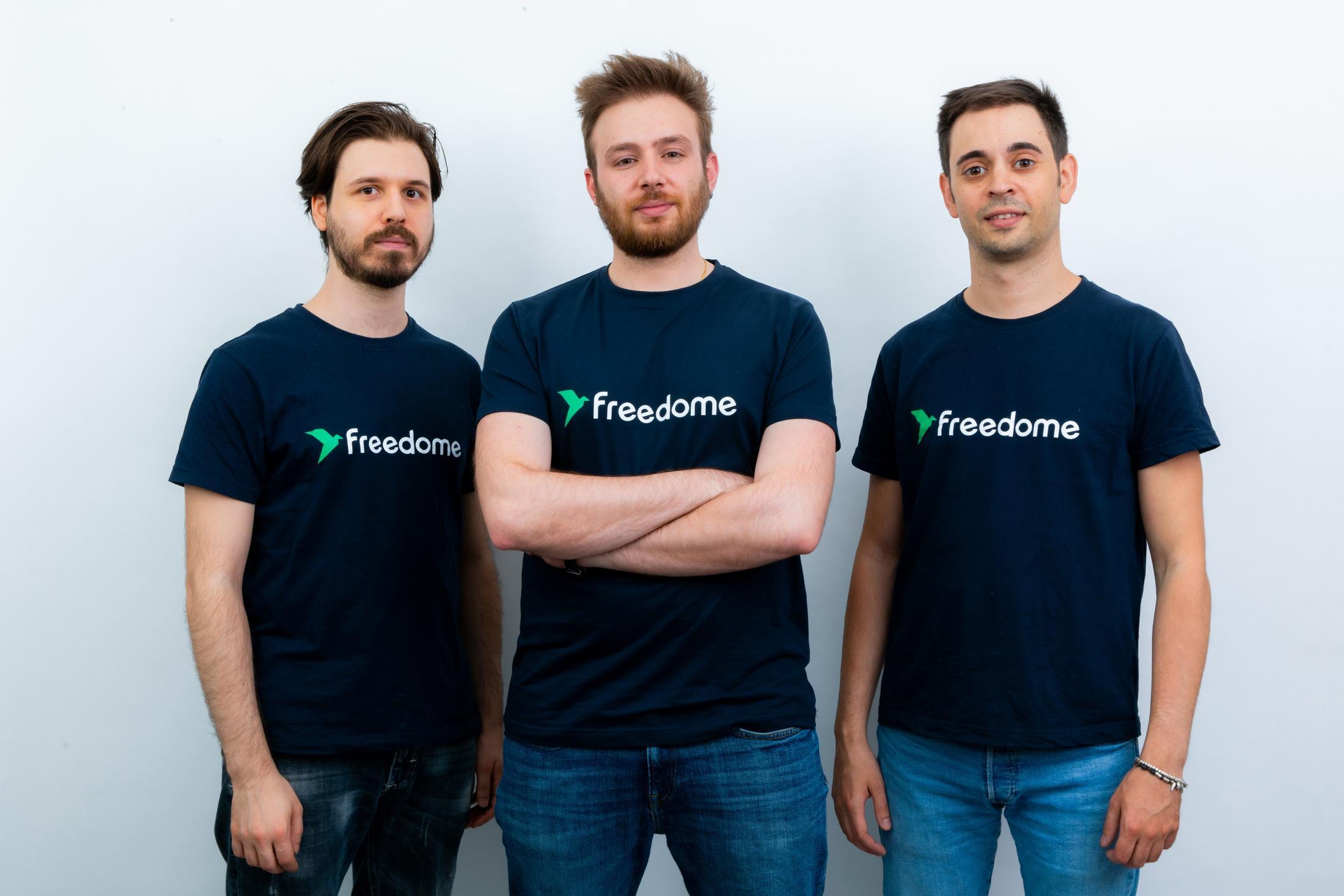 L’idea di tre imprenditori. Invito ironico su bus e metrò a vivere ...