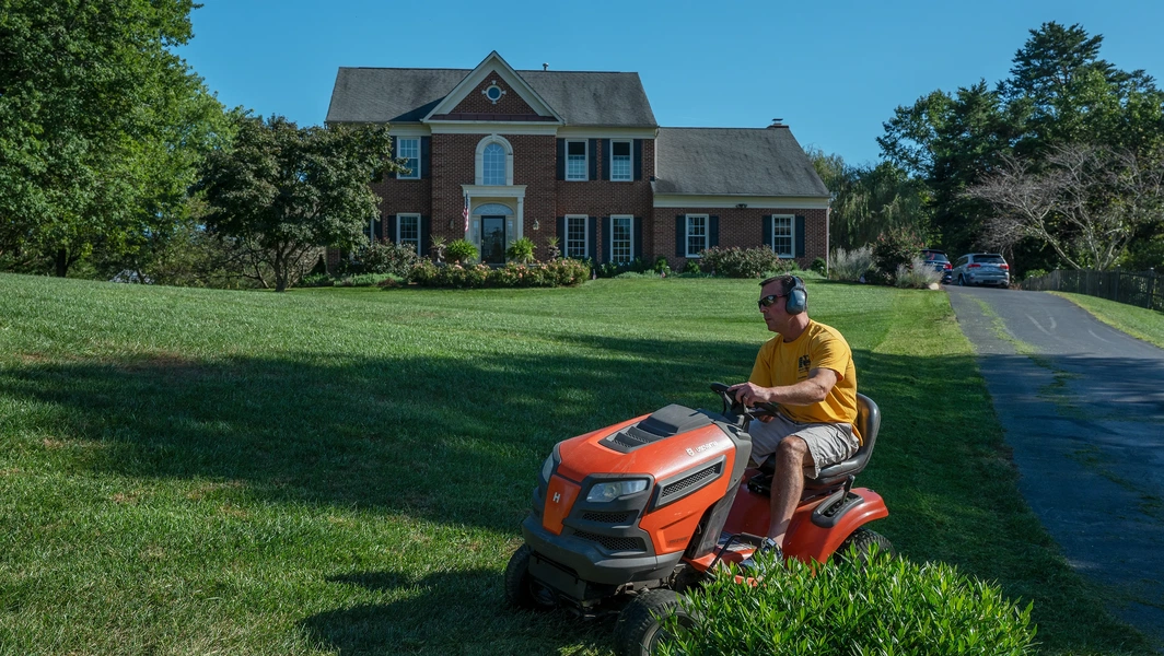 16 common behaviors that frustrate neighbors