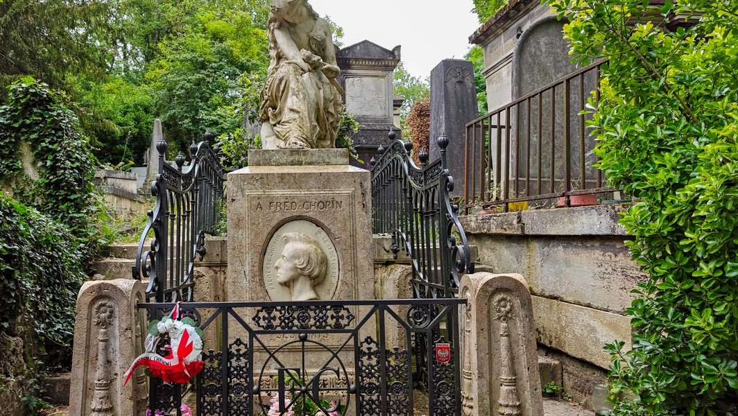 22 remarkable graves of historical and cultural icons