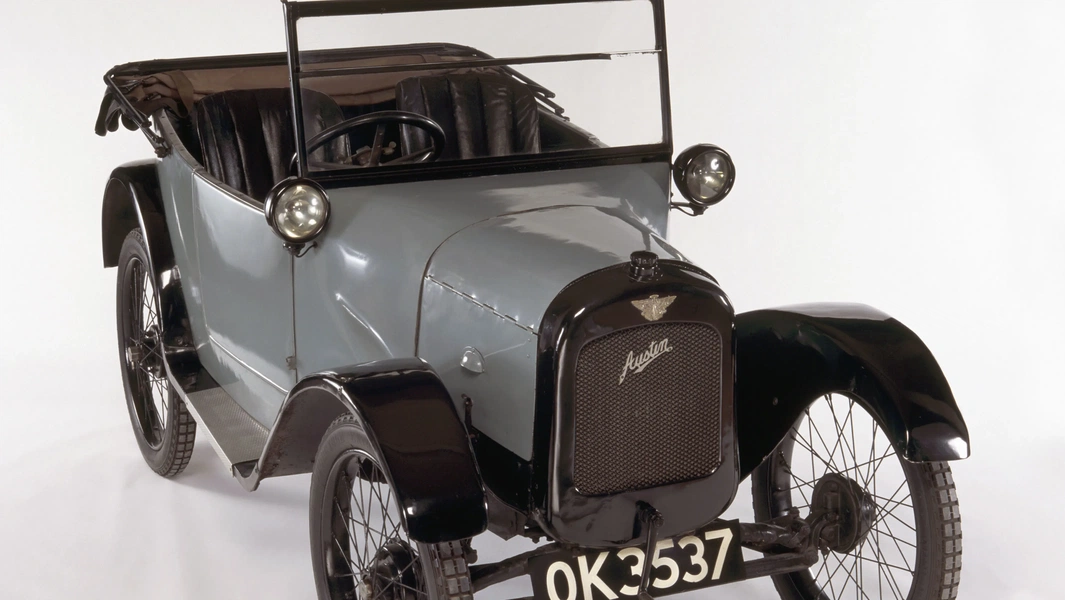 15 iconic compact cars that shaped urban mobility