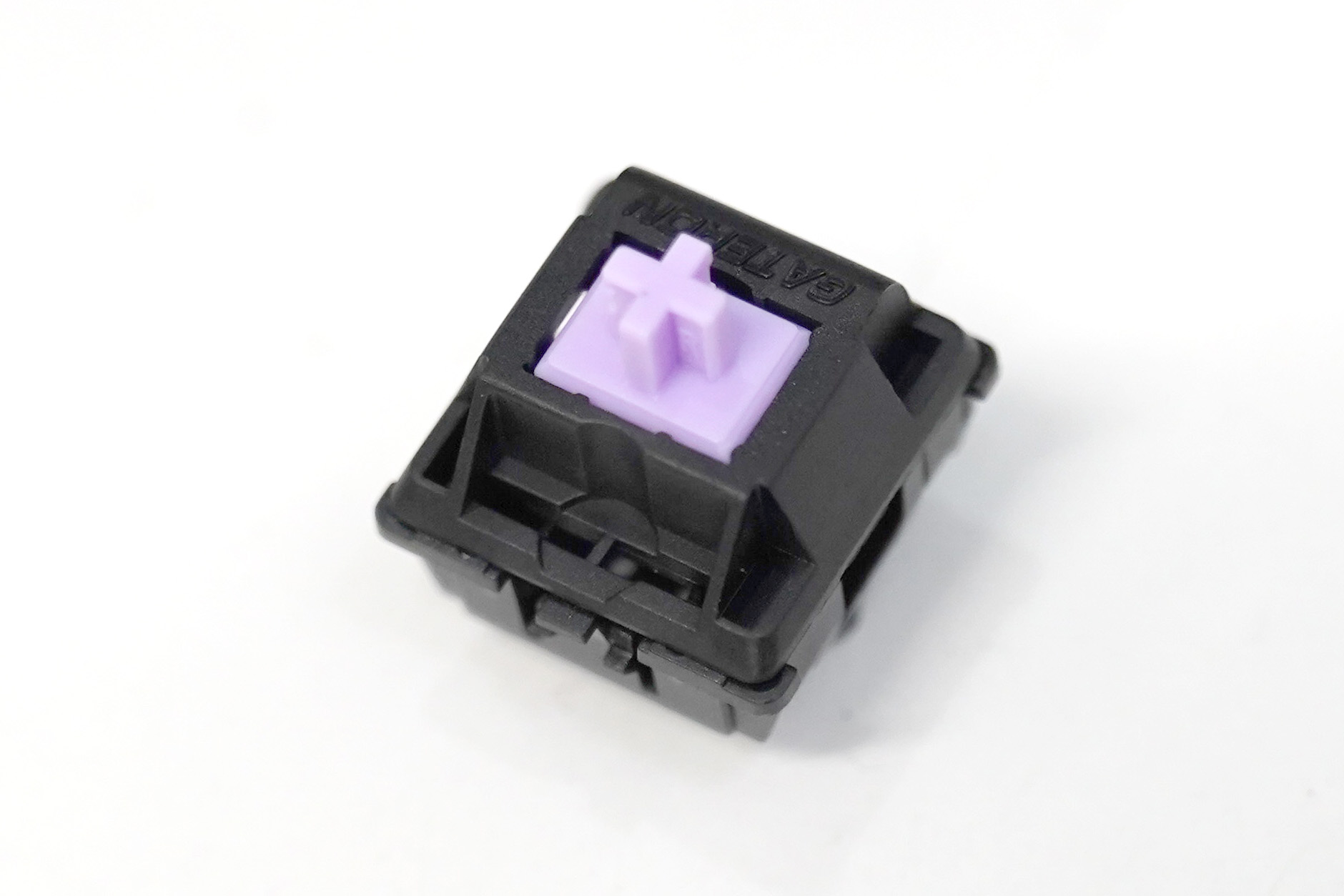 滑らかな静音タクタイルスイッチ「Gateron Oil King Purple」