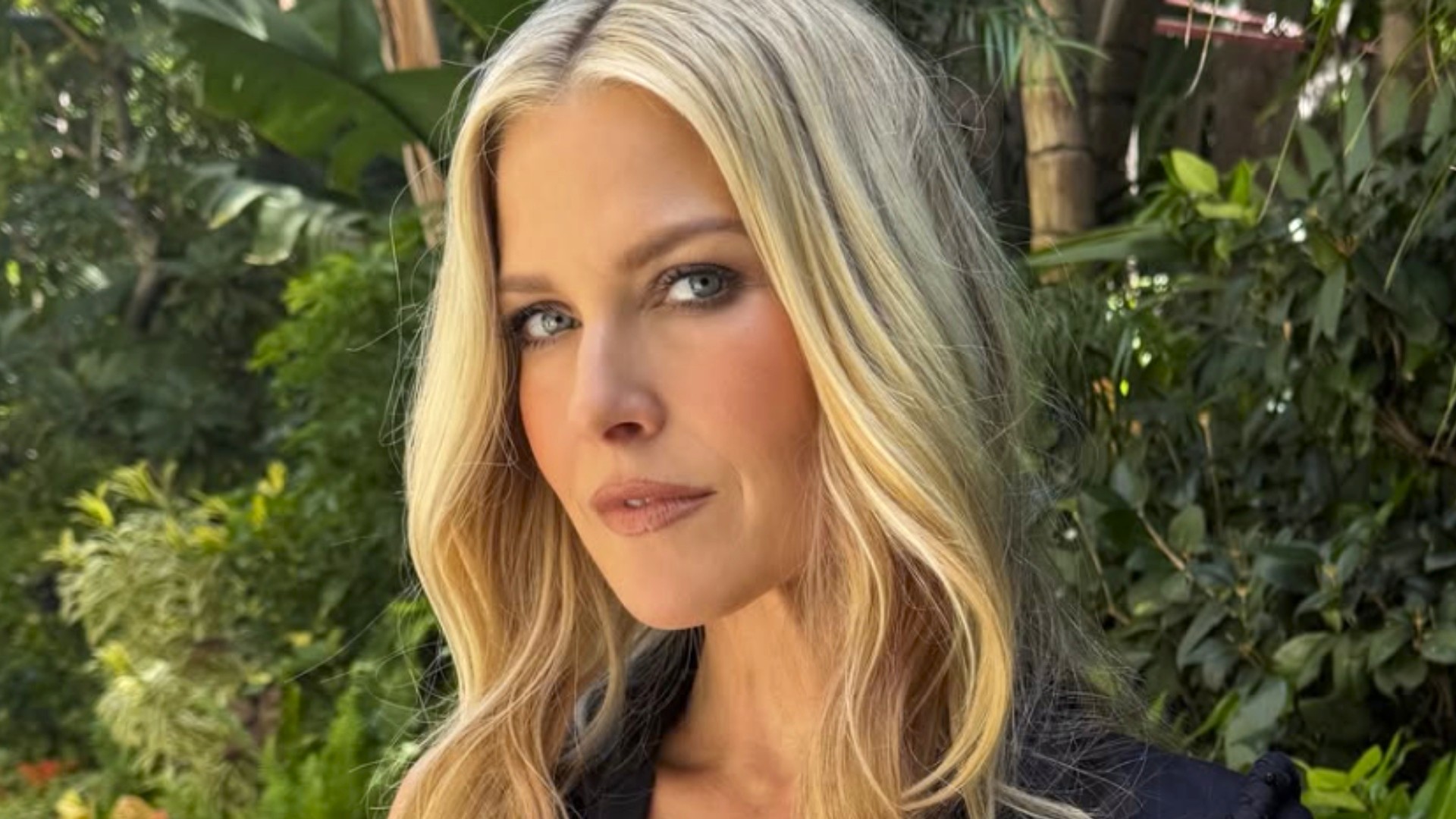 At 50, Ali Larter shines in a black floral dress on the red carpet