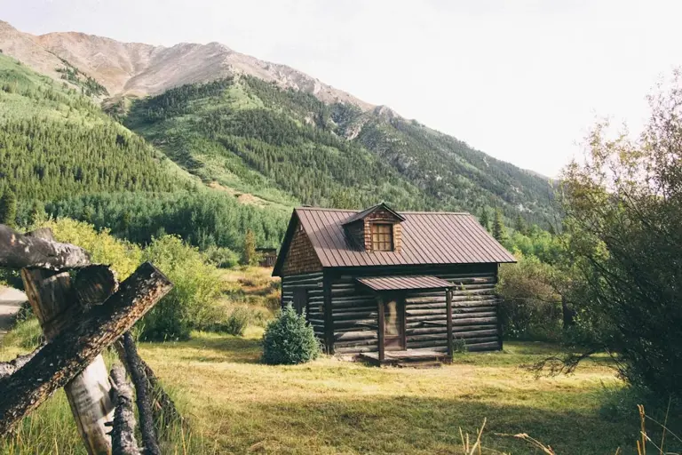 How to rent a luxury mountain cabin for under $100 a night this fall
