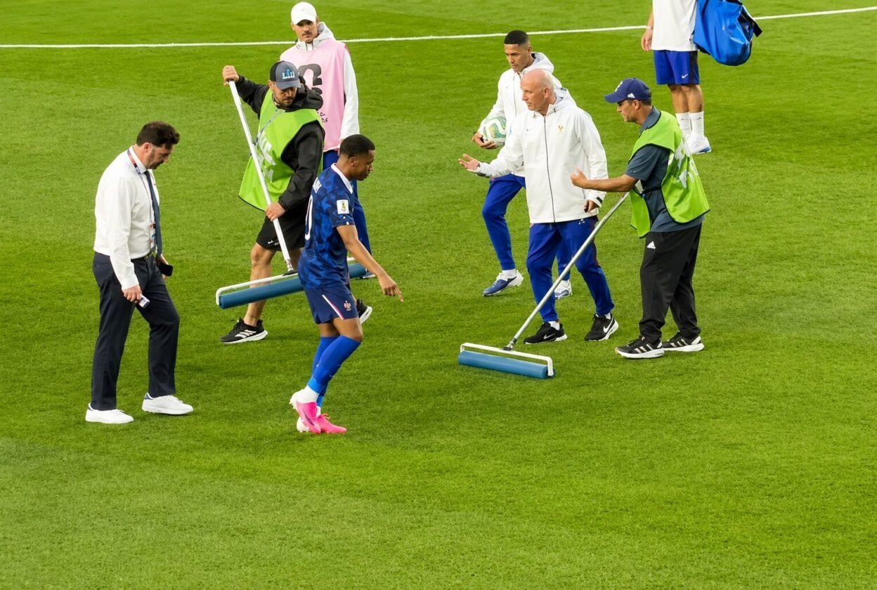 Mbappé frustrated by waterlogged pitch, takes charge of cleanup
